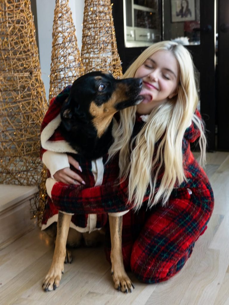 Modern Family's Ariel Winter mourns death of beloved dog Chloe | OMG!